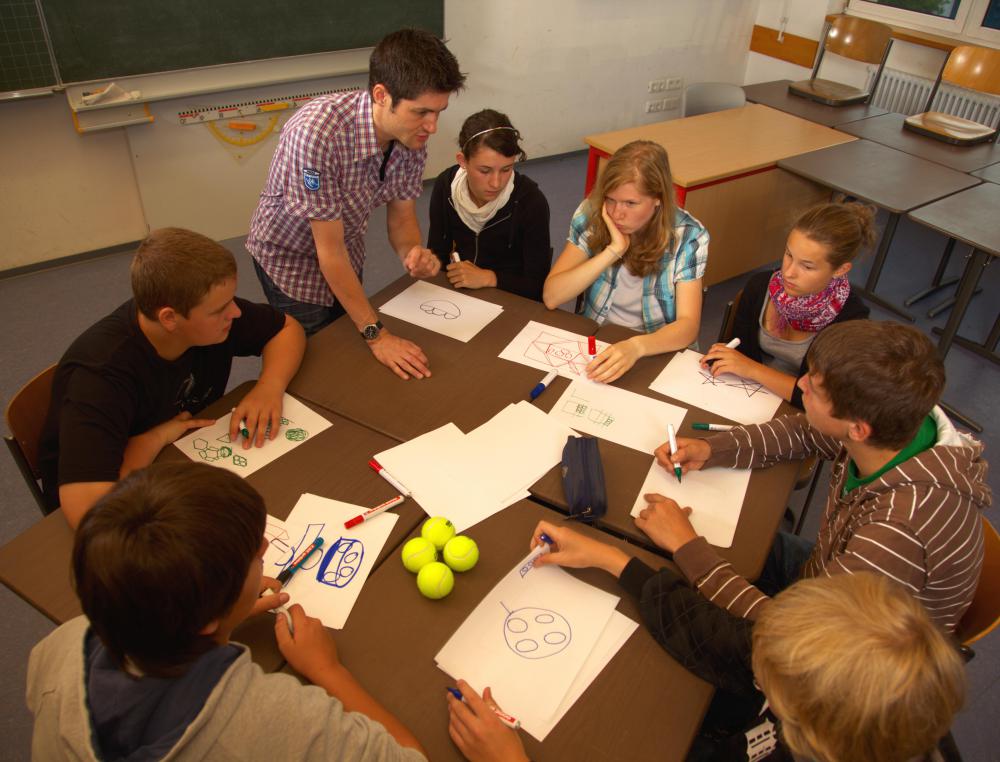 What is a Debate? (with pictures)