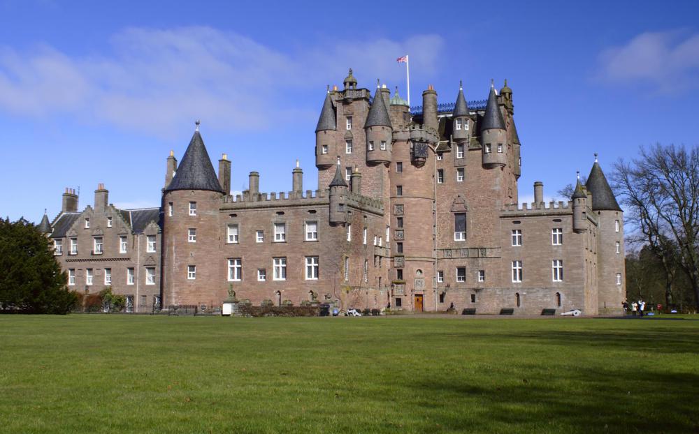 Who is Macbeth? (with pictures)