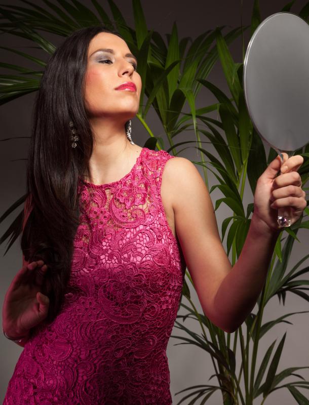 What is the Difference Between Ego and Pride? (with pictures)